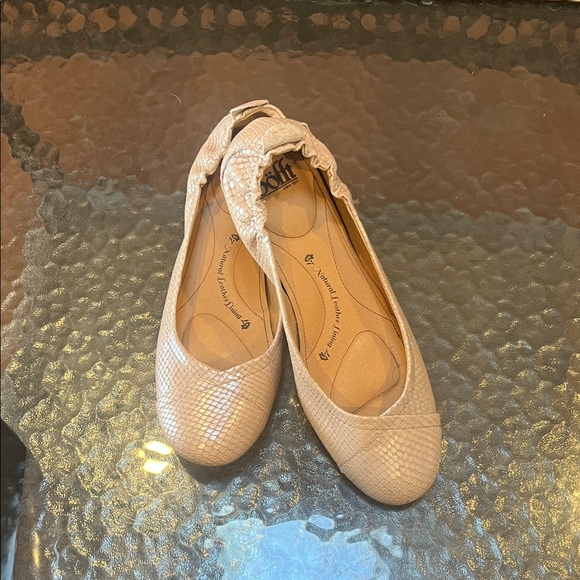 Sofft | Shoes | Sofft Pink Textured Ballet Flats | Poshmark